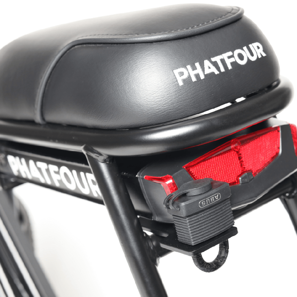 Phatfour's anti-theft battery lock: keep the thief away.